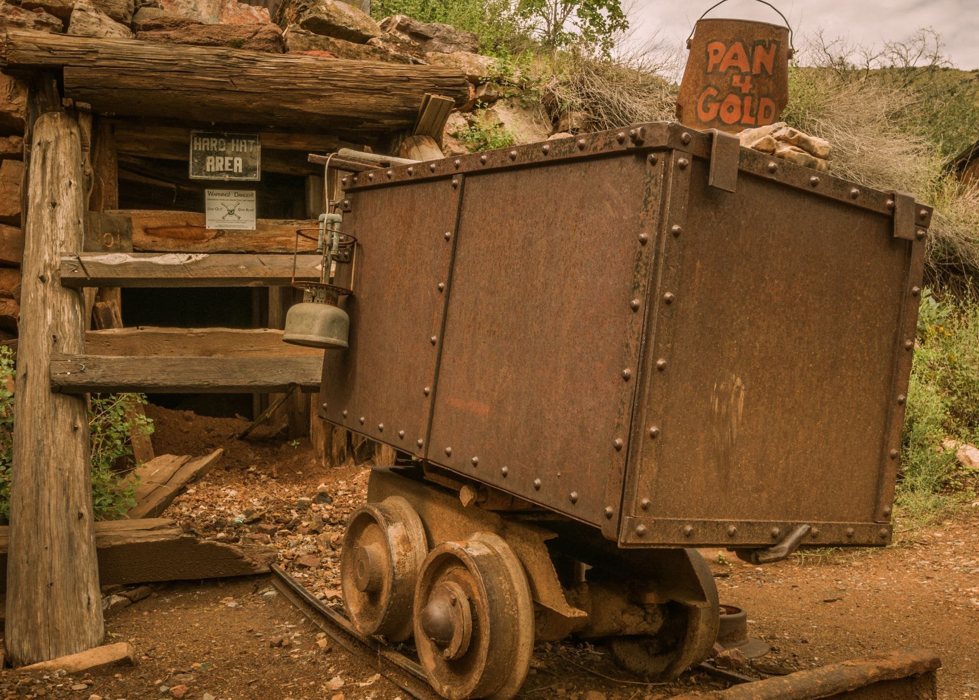 Complete Guide to Gem Mining in Arizona: Best Locations Revealed