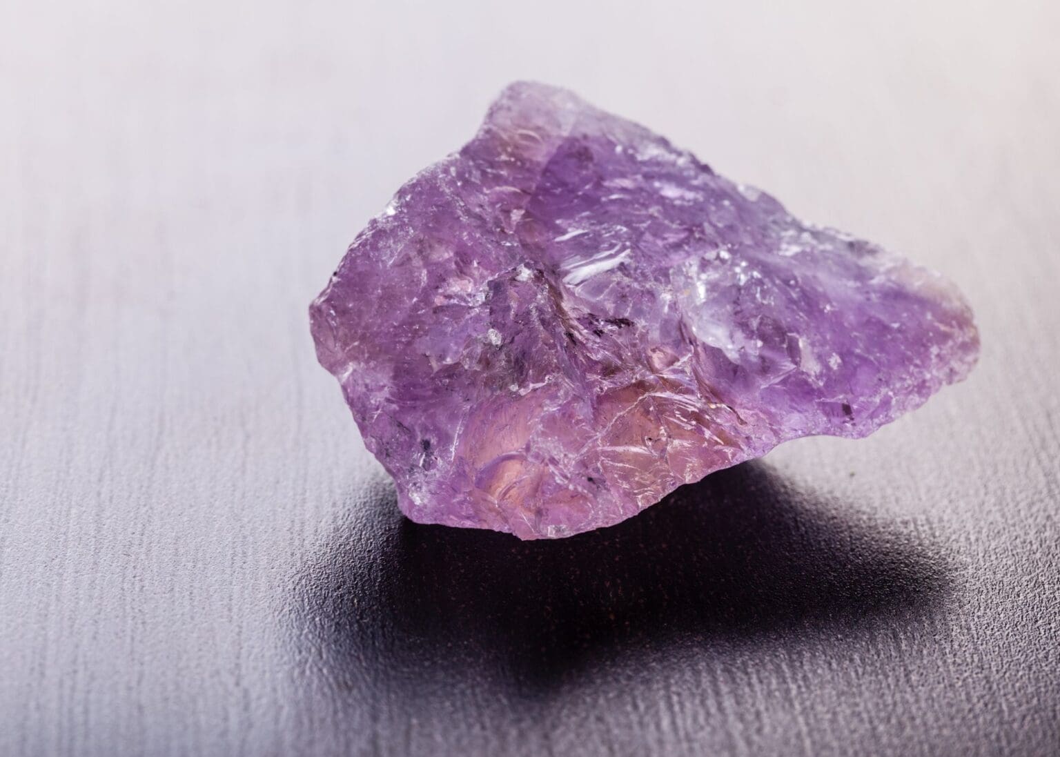 Ametistas: Purpurinio brangakmenio kolekcionieriaus vadovas